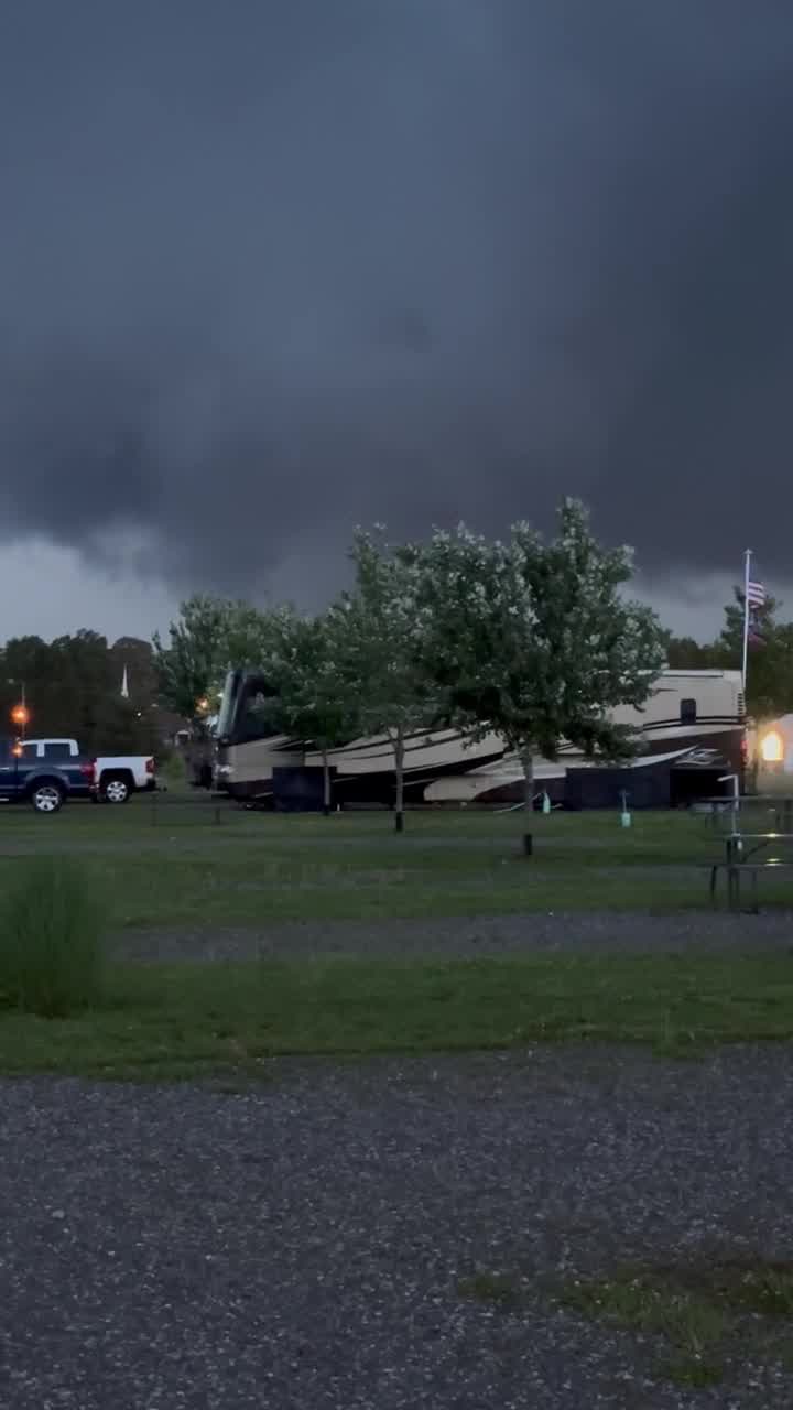 Video of severe weather near Eddyville on Sunday sent by Shane Kurtz ...