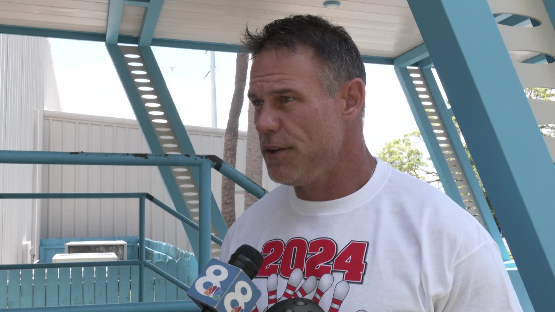 Mike Alstott hosts bowling party for Special Olympics and “camp redbird ...