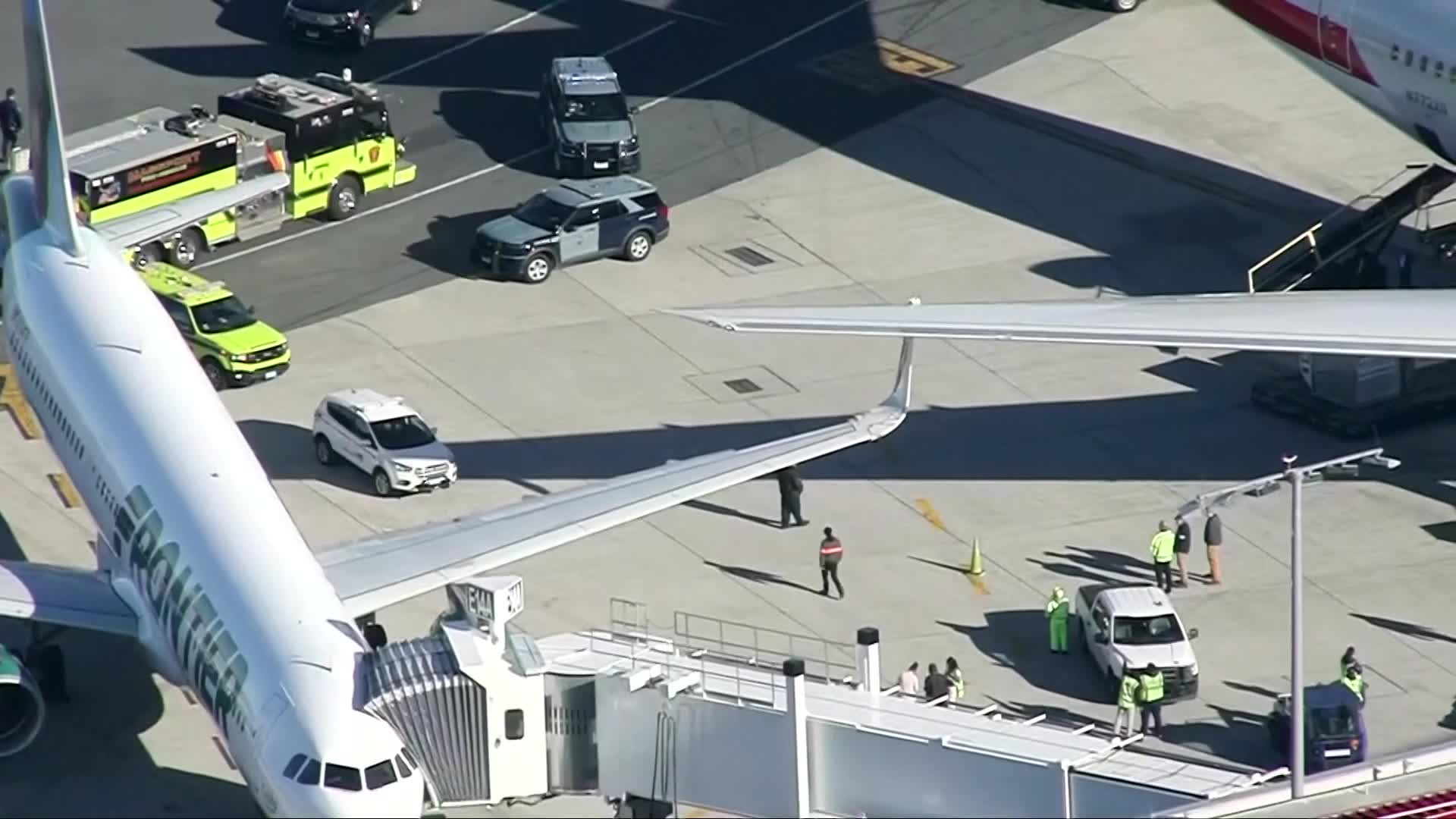 Two planes clip wings at Boston airport – WFLA