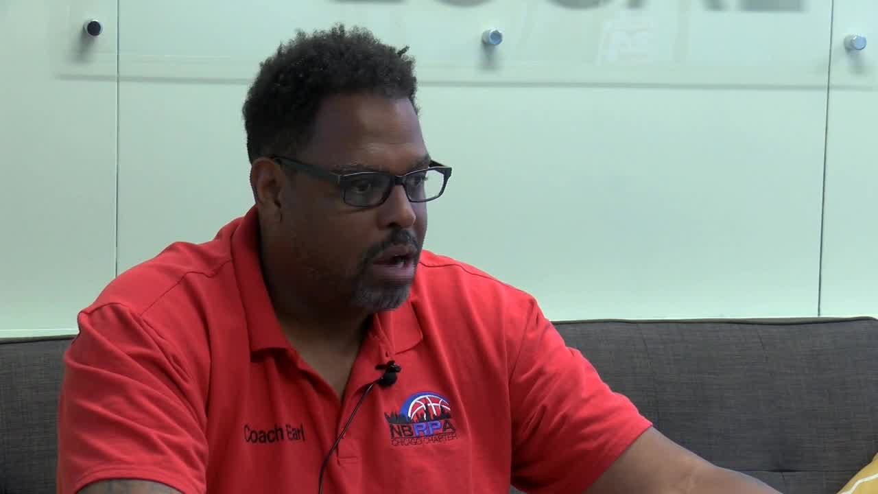 Acie Earl on Hawkeyes ‘Twin Towers’ Greg Stokes and Michael Payne ...